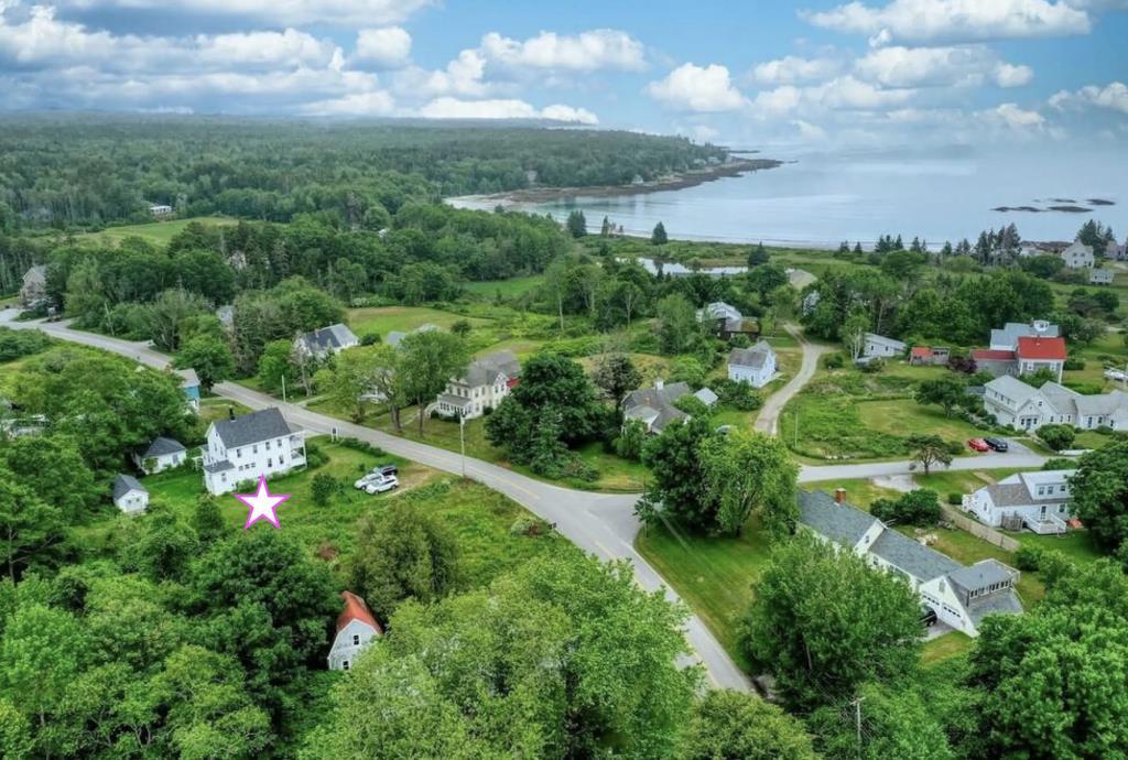 Laughton House & Cottages - New Harbor, ME Inn for Sale