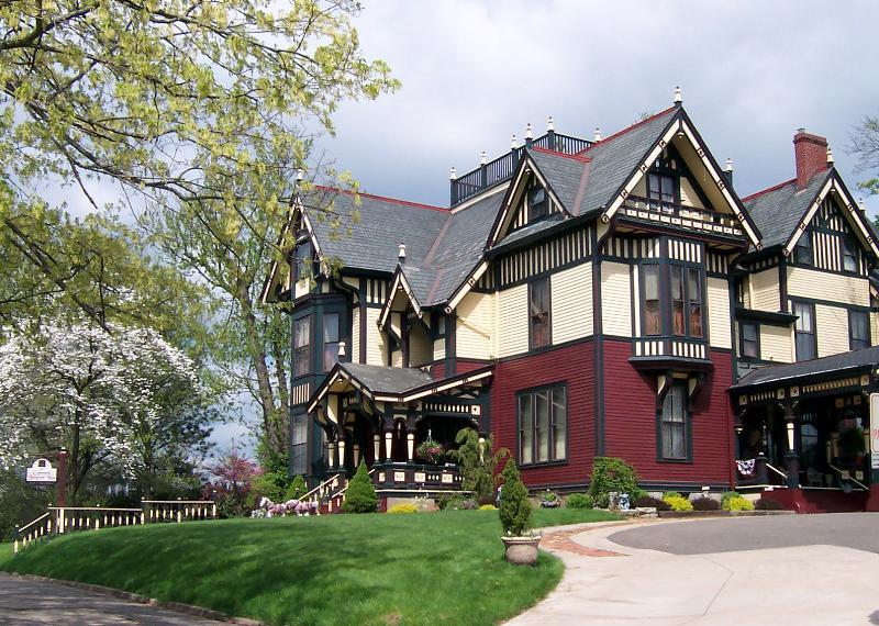 1878 Colonel Taylor Inn B&B - Cambridge, OH Inn for Sale