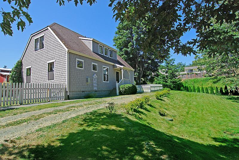 Rolling Bay - Bainbridge Island, WA Inn for Sale