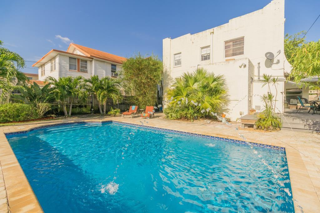 Banana Inn - Lake Worth, FL Inn for Sale