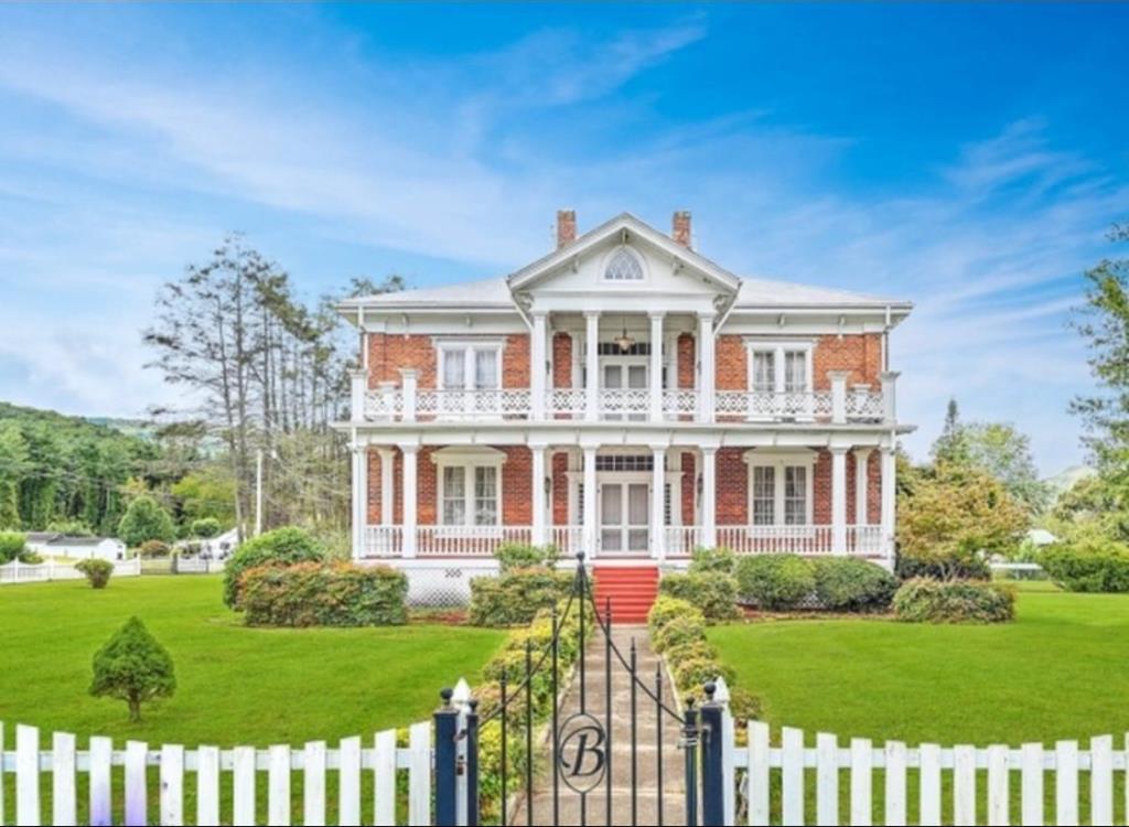 Historic BUTLER MANSION - HAMPTON, TN Inn for Sale