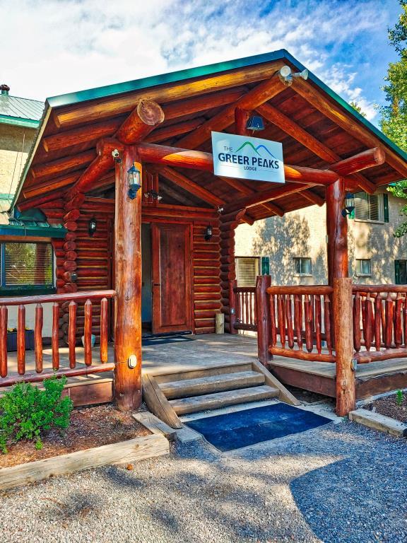 The Greer Peaks Lodge - Greer, AZ Inn for Sale