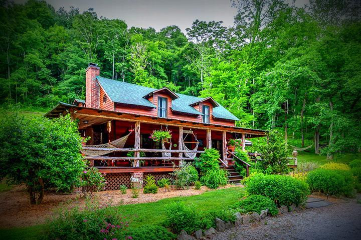 Butterfly Hollow - A Hidden Retreat - Photos